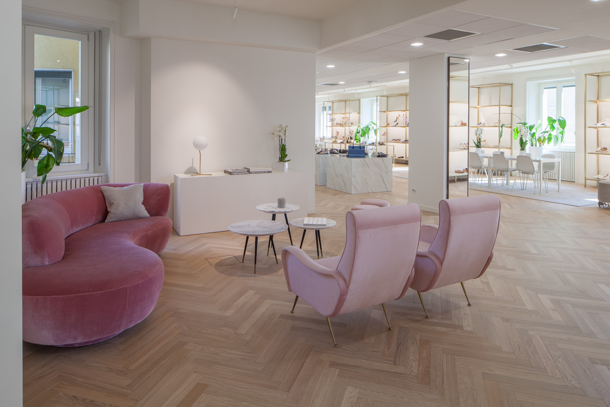 Stuart Weitzman - Commercial interiors projects | Agilité